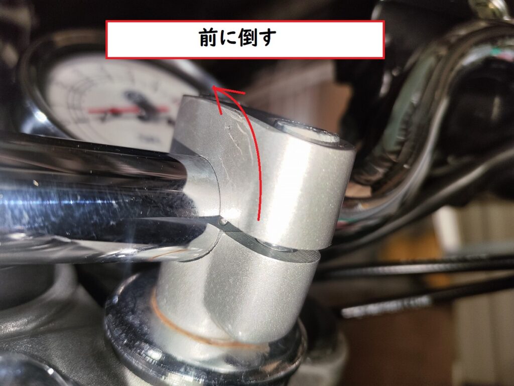 【SR400】ハンドルバーの角度調整作業手順を解説｜SRメモブログ